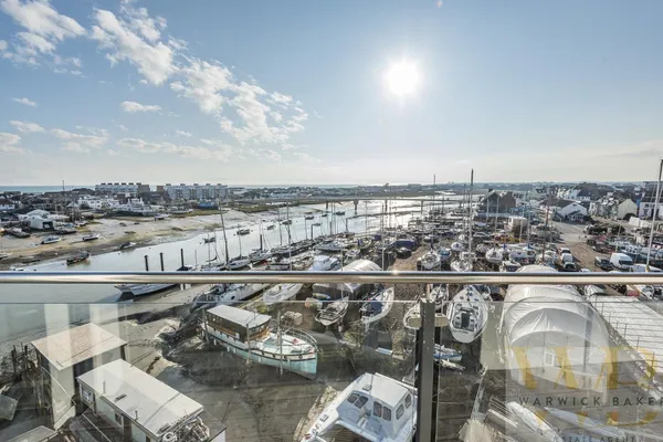 1 bedroom property for sale in Mariner Point, Shoreham-By-Sea - £260,000