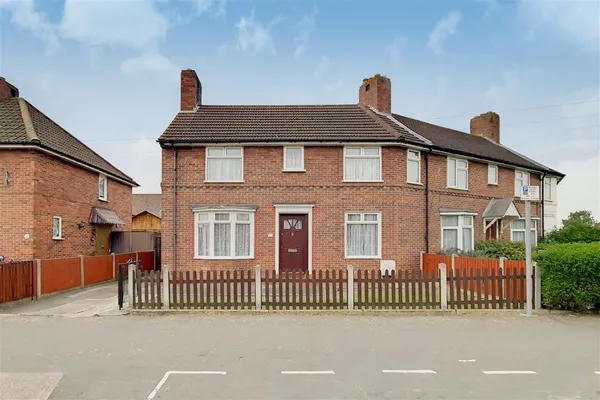 2 bedroom property for sale in Markyate Road, Dagenham, Essex - £384,950