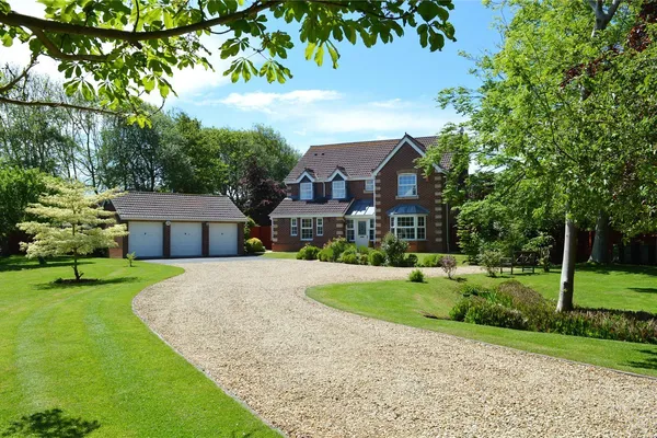 5 bedroom property in Manor Close, Berrow, Burnham-on-Sea, Somerset ...