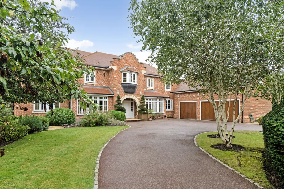 Properties for sale in Cobham