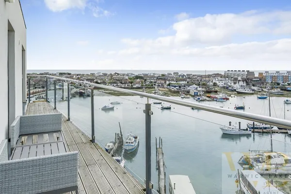 2 bedroom property for sale in Penthouse Apartment, Mariner Point ...