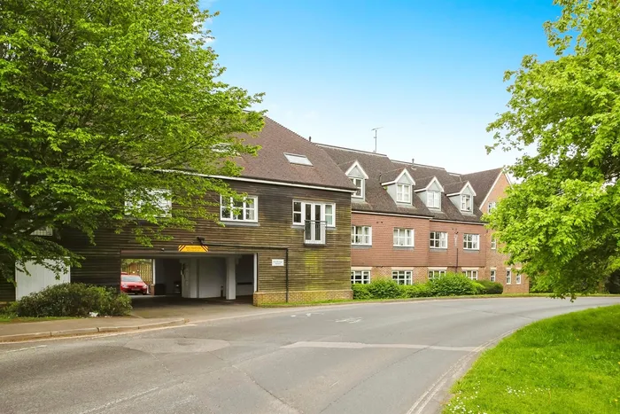 Properties for sale in Copthorne, West Sussex