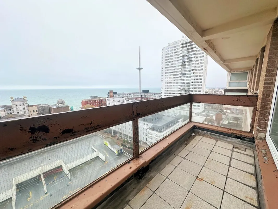 1 bedroom property for sale in Russell Square, Brighton - Guide price £ ...