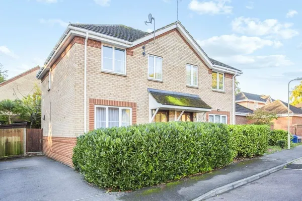 3 bedroom property for sale in Nightingale Gardens, Rooksdown ...