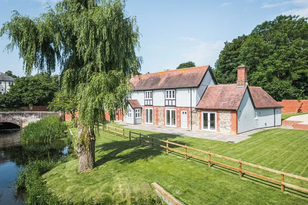 5 bedroom property for sale in Norwich - Guide price £800,000