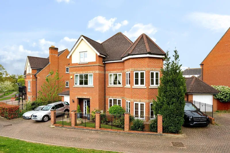 5 bedroom property for sale in Chandos Court, Stanmore, HA7 - Offers ...