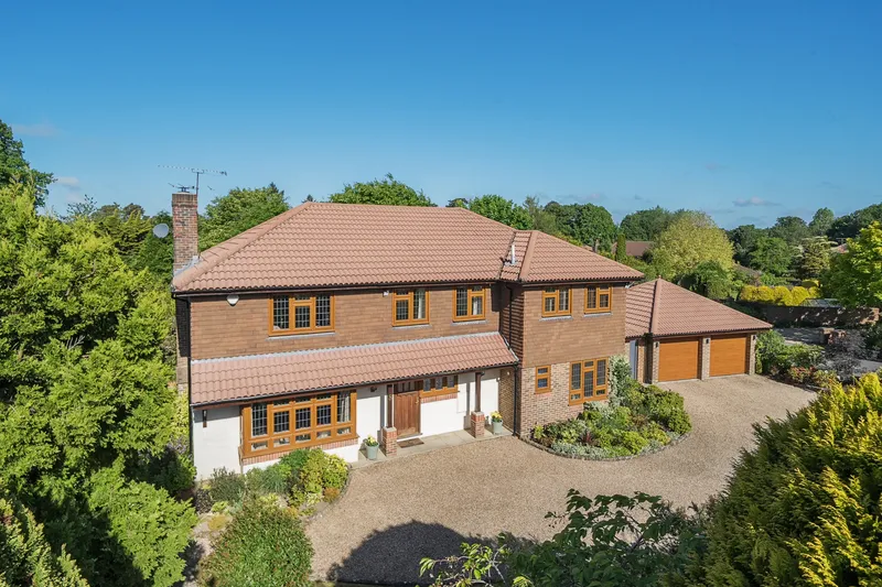 4 bedroom property for sale in Hillgarth, HINDHEAD, GU26 - Guide price ...