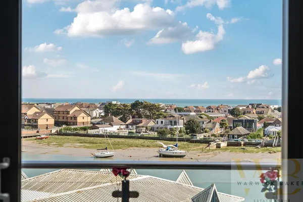 2 bedroom property for sale in Mariner Point, Shoreham-By-Sea - £499,999