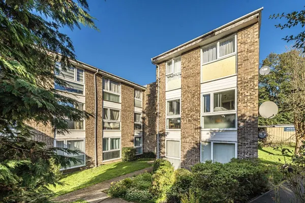 Snellers | 2 bedroom property to let in Oakley Close, Isleworth - £ ...