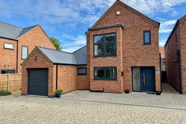 3 bedroom property for sale in WELLINGTON HOUSE, CHEAPSIDE, WALTHAM ...