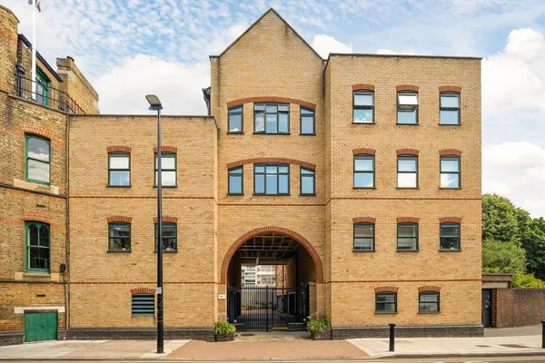 ea2 | 2 bedroom property for sale in Wapping Lane, Wapping - £460,000