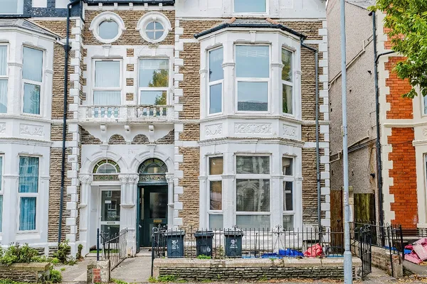 Connaught Road, Roath, Cardiff - 2 bedroom flat - Allen & Harris