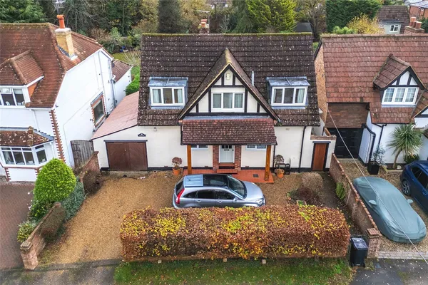3 bedroom property for sale in Sandhills, Knowl Hill, Berkshire, RG10 ...