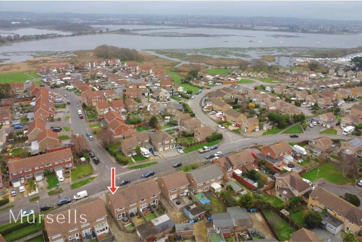 2 bedroom property for sale in Inglesham Way, Poole, BH15 - £290,000