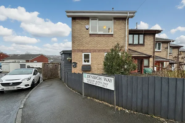 2 bedroom property for sale in Cornwall Road, Barry, CF62 - £185,000