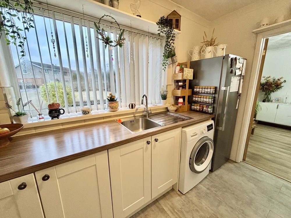 3 bedroom property for sale in Graig Newydd, Godrergraig, Swansea. - £ ...