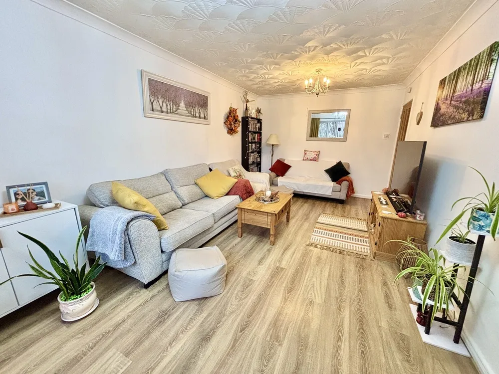 3 bedroom property for sale in Graig Newydd, Godrergraig, Swansea. - £ ...