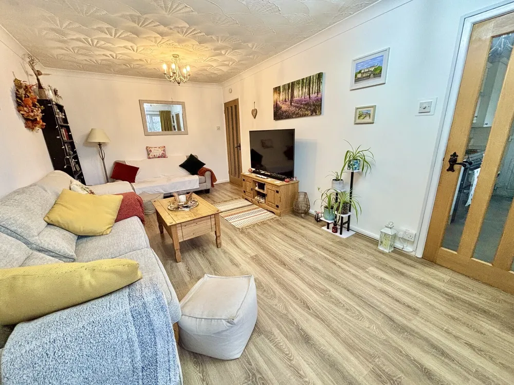 3 bedroom property for sale in Graig Newydd, Godrergraig, Swansea. - £ ...