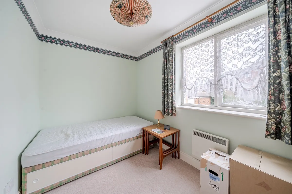 All Saints Avenue, Maidenhead - 2 bedroom apartment - Roger Platt