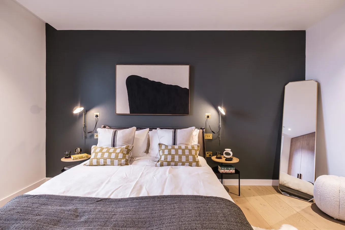 Enclave Kings Cross Luxury Apartments - Modern Living by the Canal